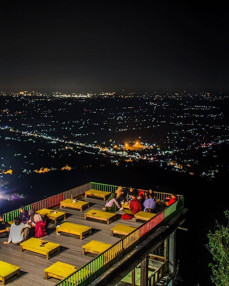 20 Tempat Sunset Jogja Terbaik: Foto Instagramable & Romantis