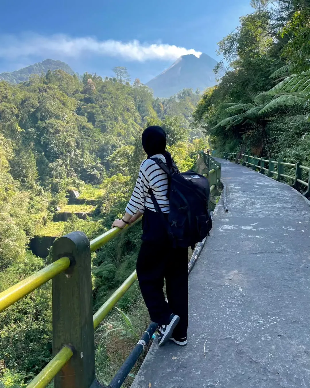 Plunyon Kalikuning: Jembatan Ikonis & Trekking Seru di Merapi